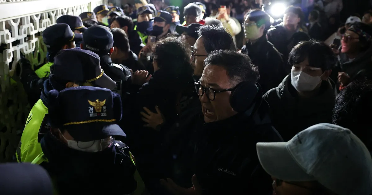 VALLANDUSID PROTESTID Lõuna-Korea president kuulutas välja ...