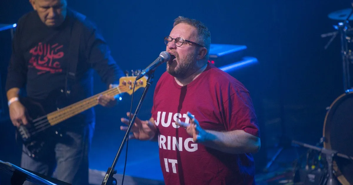 Rakvere teater alustab hooaega Singer Vingeri taktis