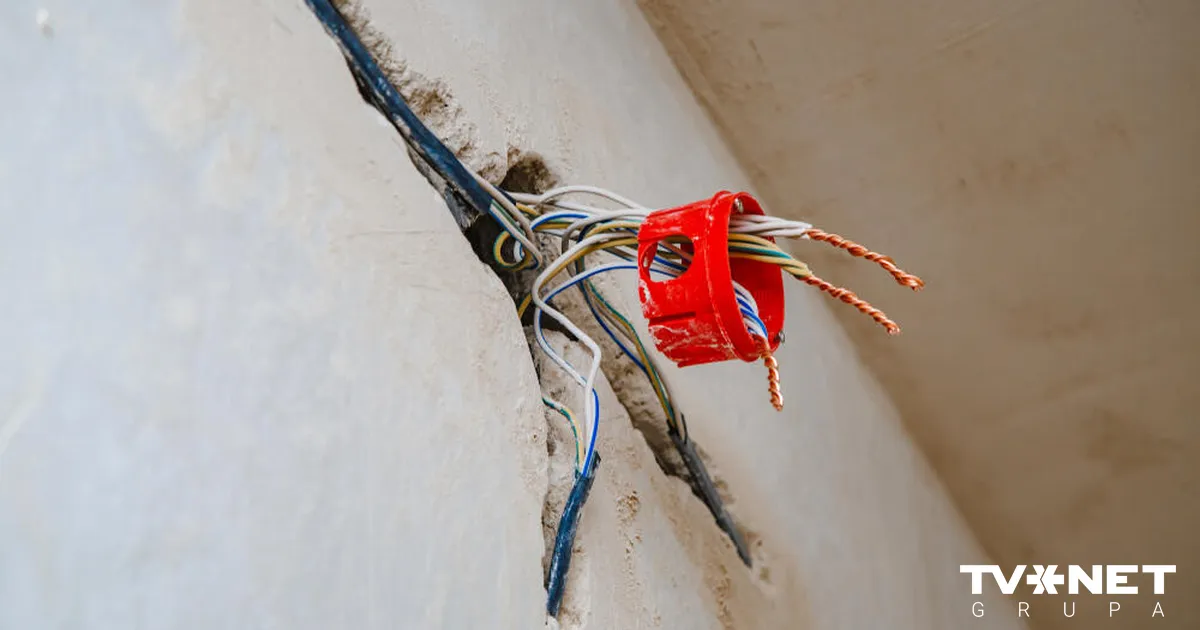 Ogres dome mēnešiem ignorē tēvu pēc bērna elektrotraumas publiskajā ...