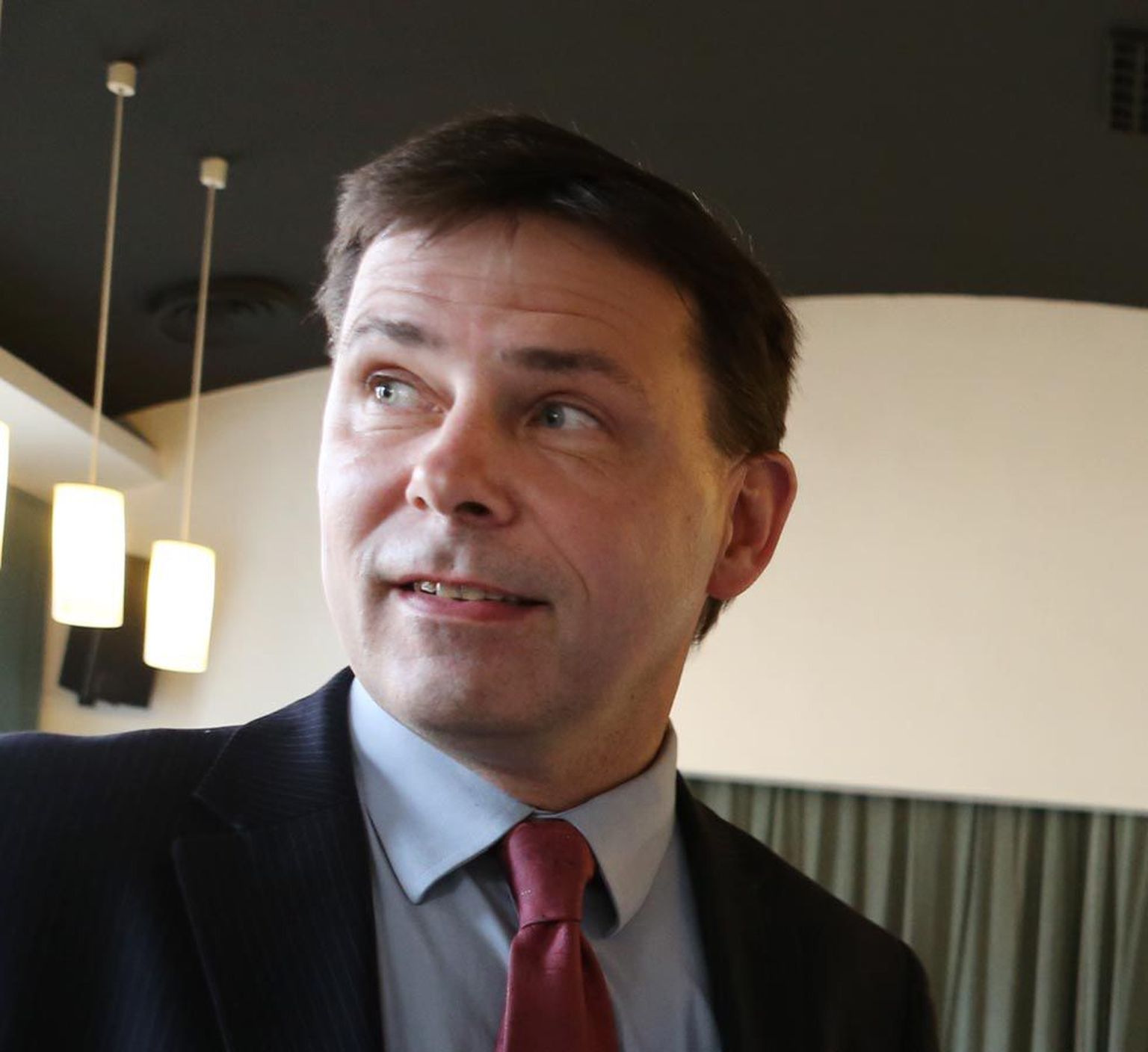 Riigikogu lihtliikme palk peaks ühes tööga vähenema