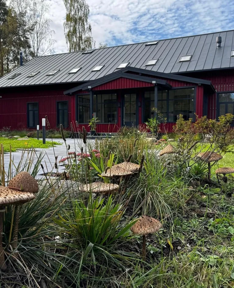 Jauna elpa senām ēkām – garīgo prakšu centra Stacija.lv būvniecības stāsts