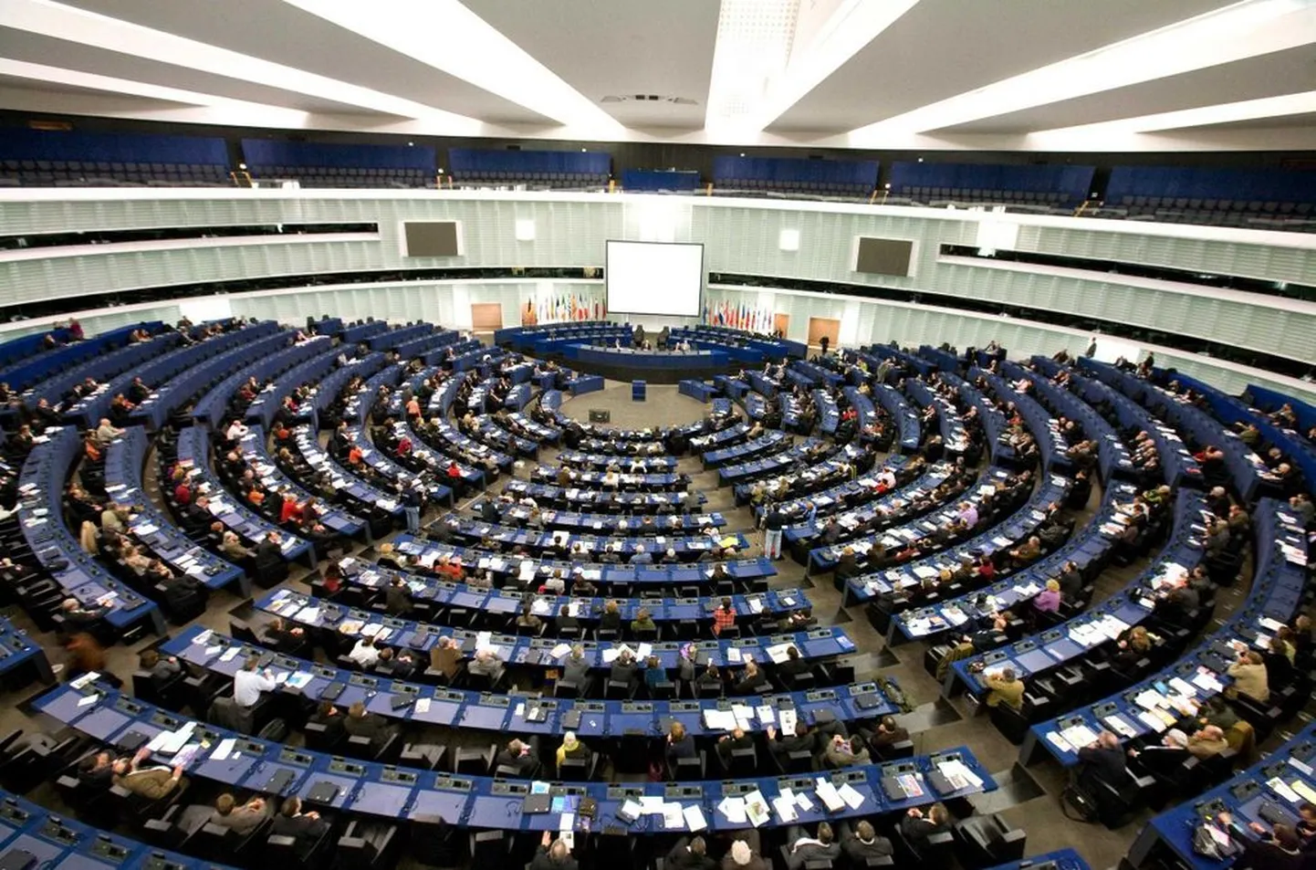 Europarlament nõuab Venemaalt sõjaliste jõudude väljaviimist Ukrainast
