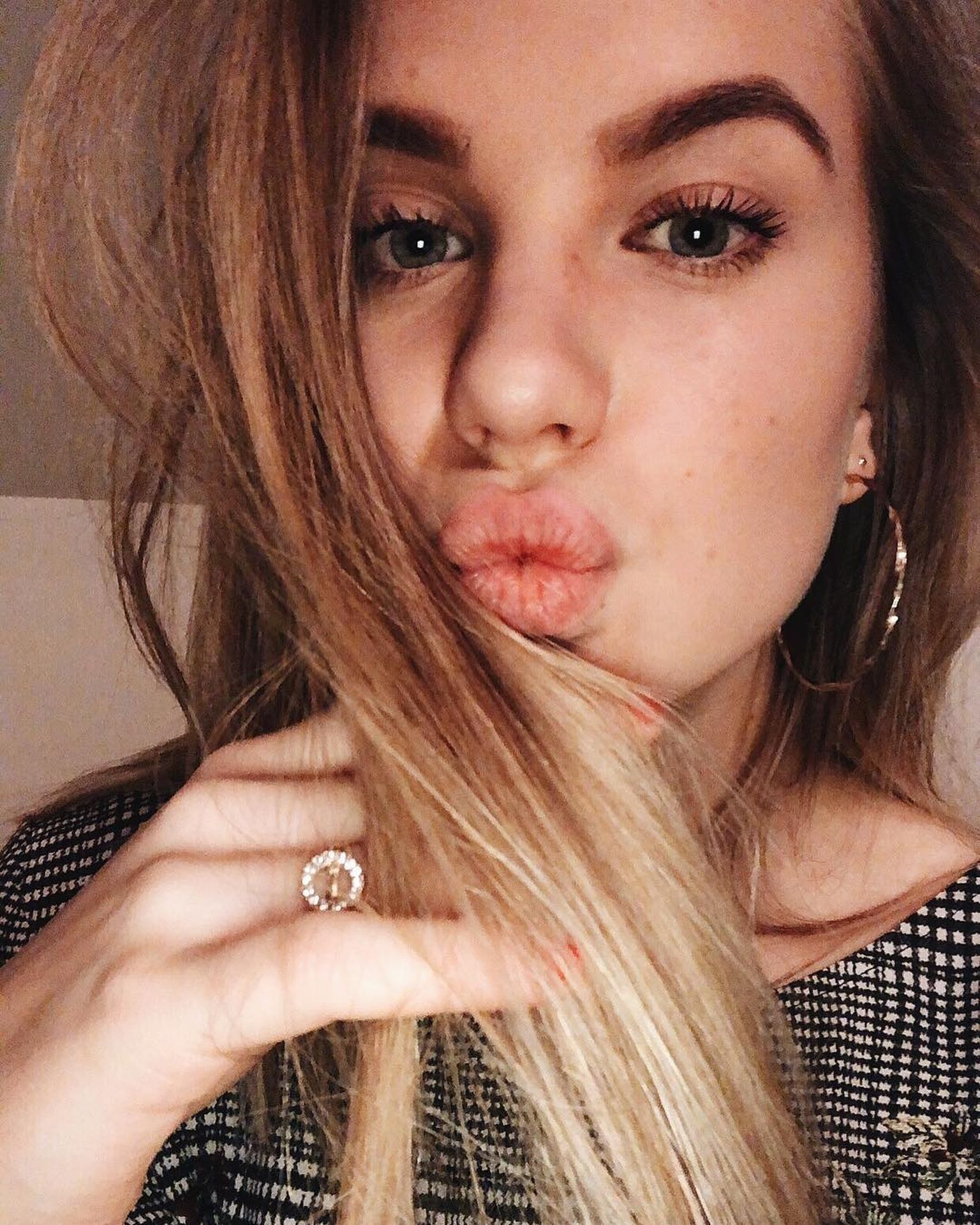 Romantiline klõps: youtuber Victoria Villig näitab peikat - Elu24 ...