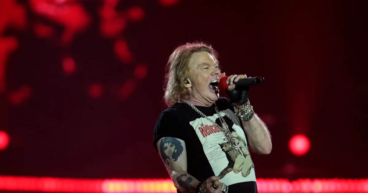 Haige Axl Rose teatas, et ta oksendas enne kontserti viis tundi