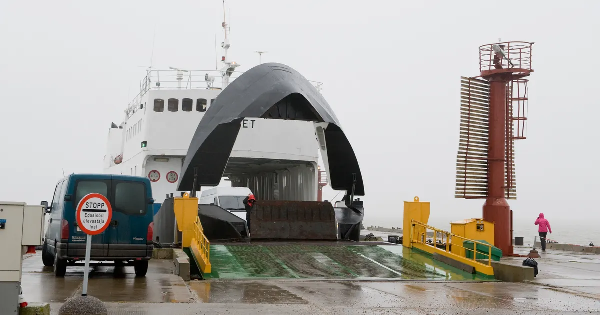Hiiumaa ja Saaremaa vaheline laevaliiklus on endiselt häiritud