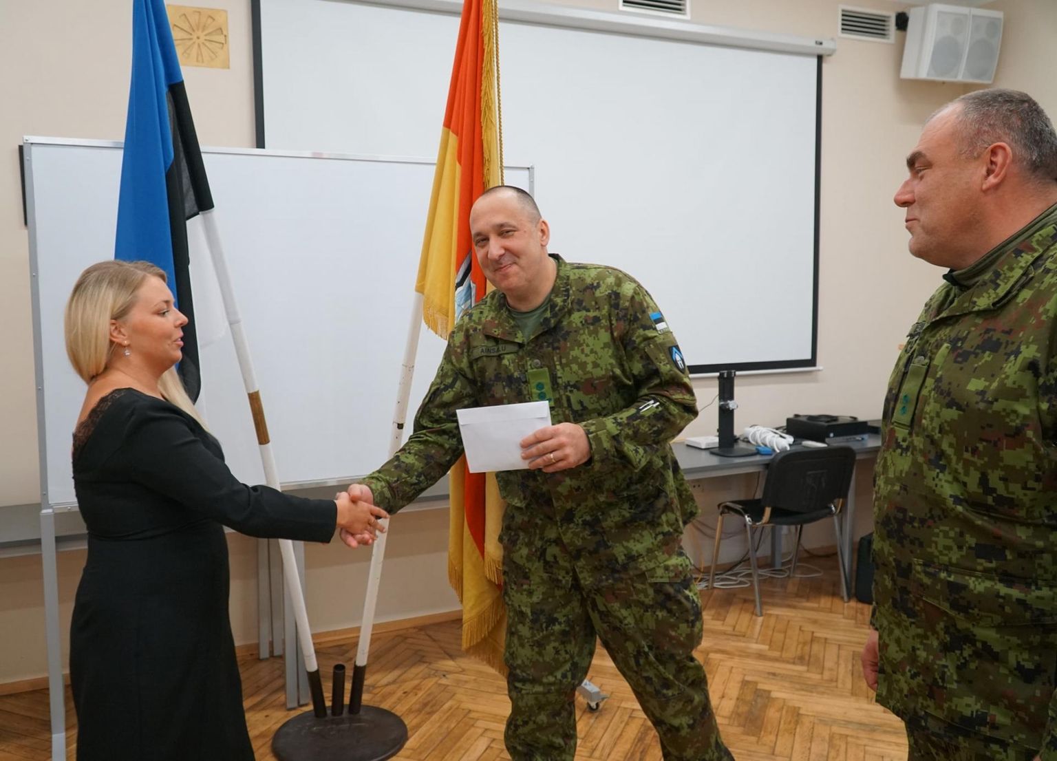 Viru malev andis vähihaigete laste vanematele üle kogutud annetuse