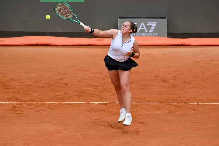 Ostapenko pakāpjas rangā un atgriežas labāko trīsdesmitniekā