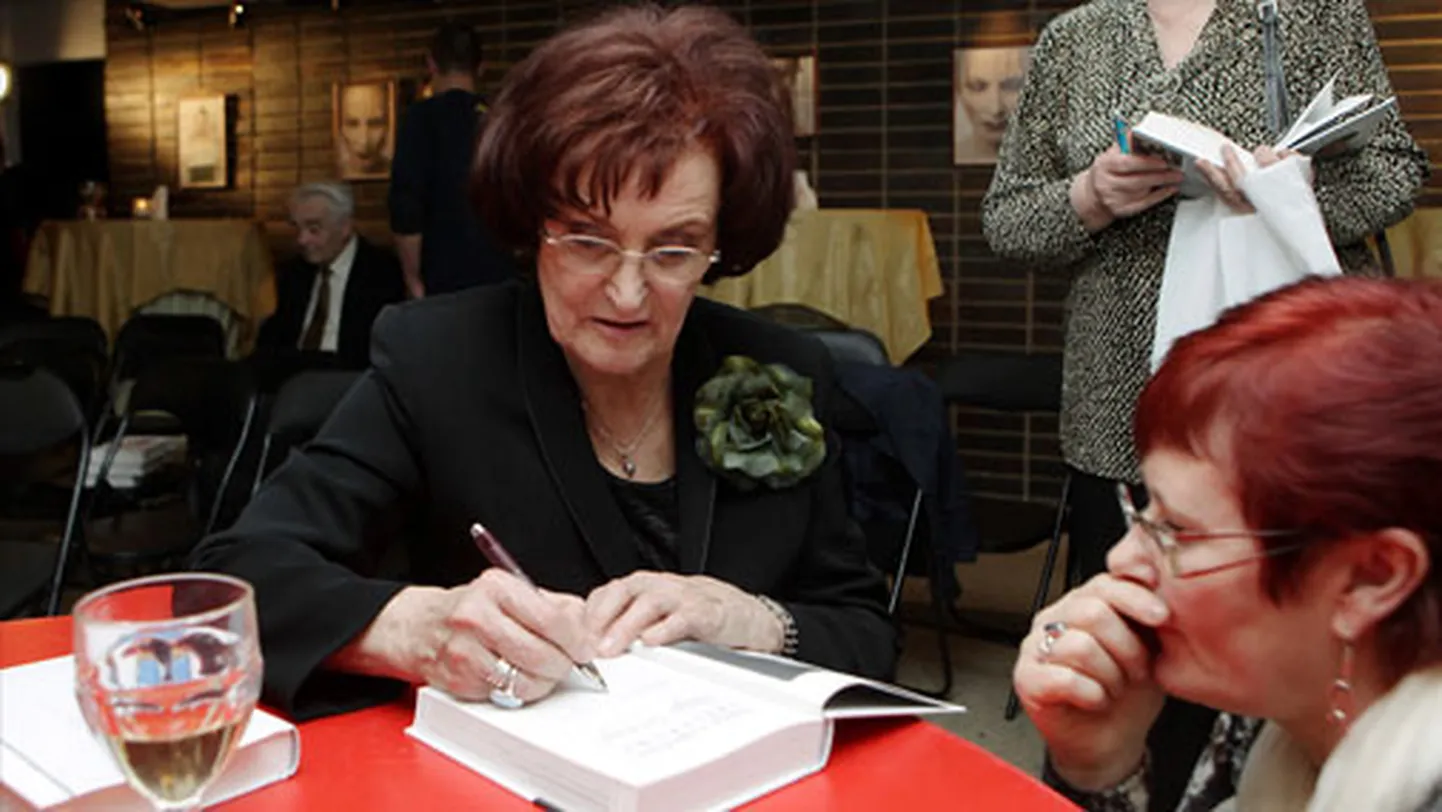 100 latus pie pensijas saņems 19 kultūras darbinieki