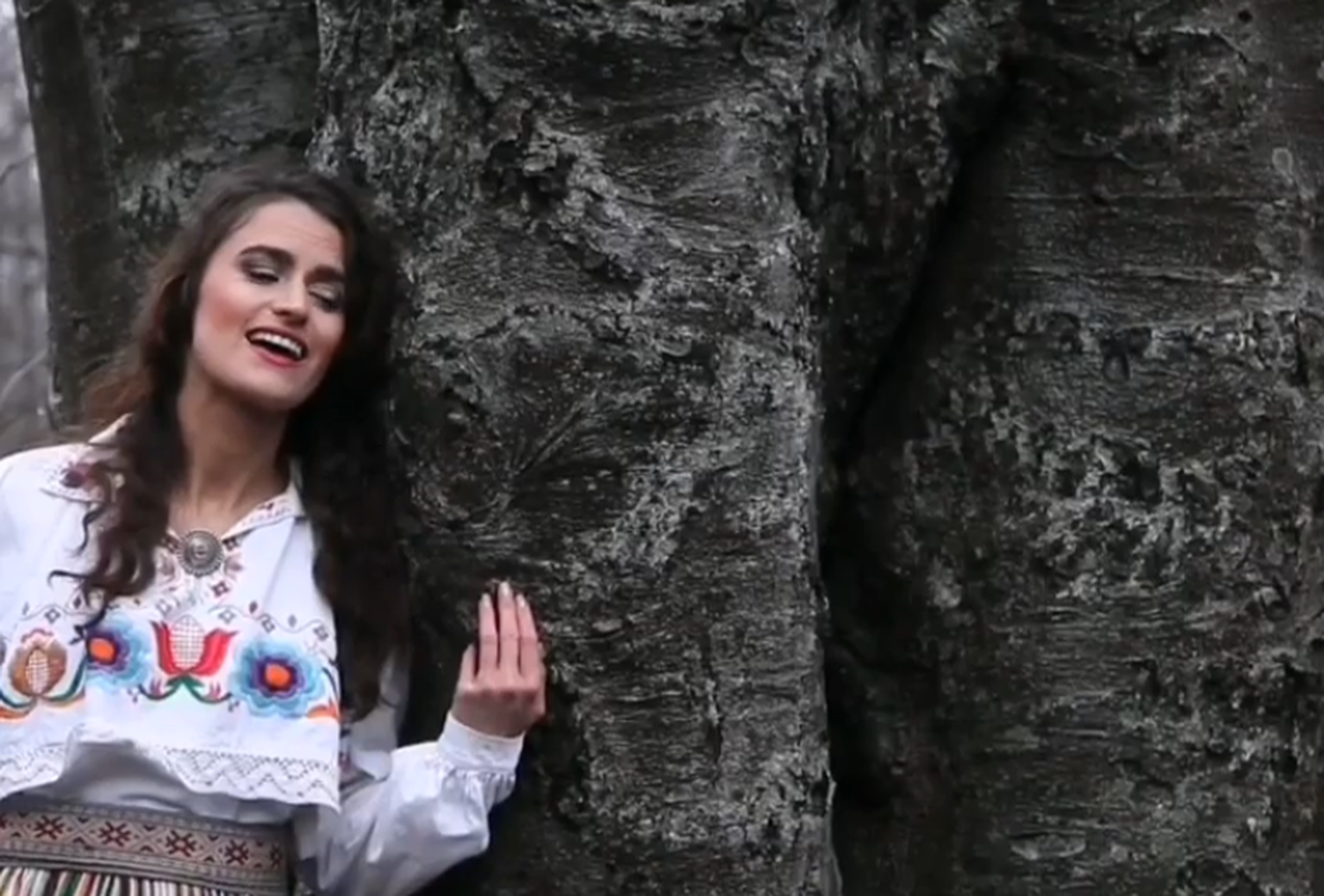 VIDEO Ooperilaulja Triin Lellep esitas Eesti metsa rüpes kauni rahvaloo