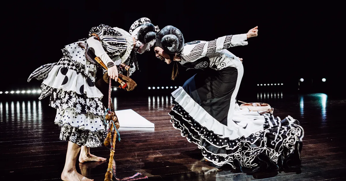 Tantsu- ja helilavastuse naised nutavad ja kasvavad emotsionaalselt