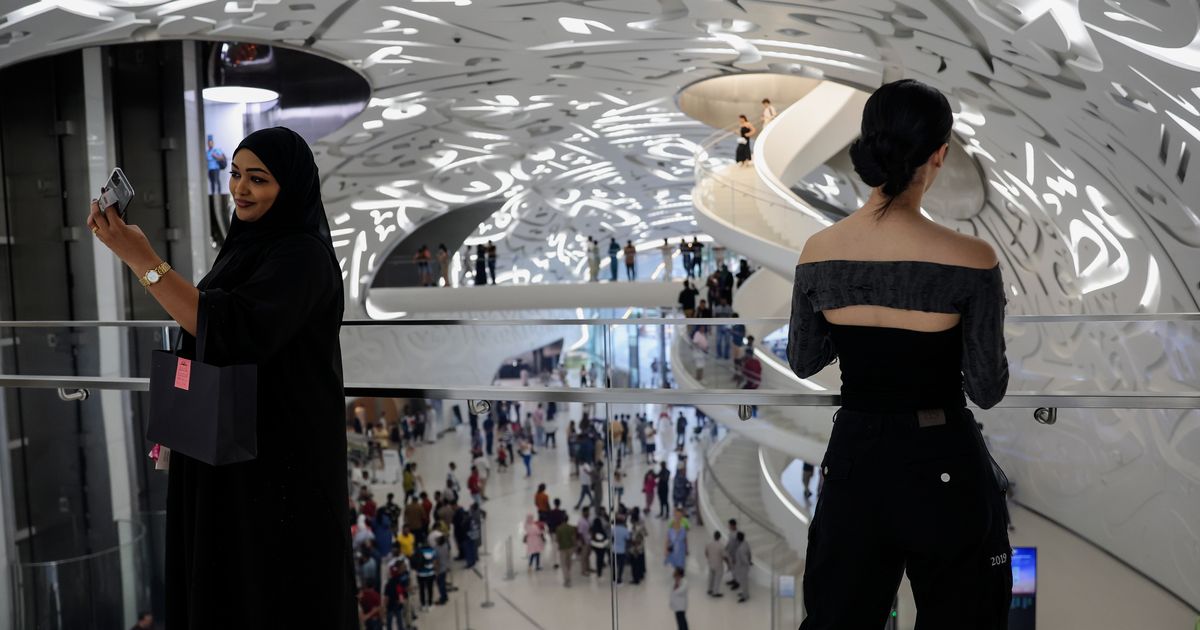 BBC Prantsusmaa keelab koolides avarate moslemi hõlstide kandmise