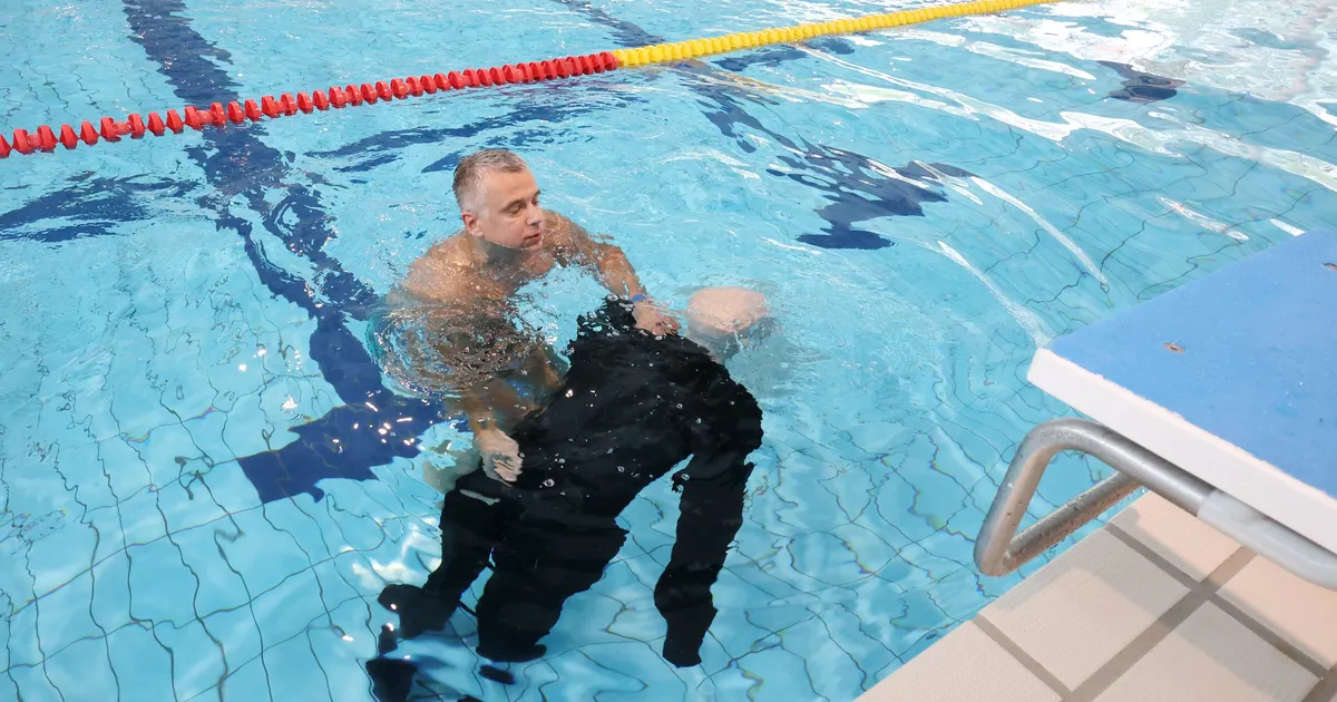 VIDEO JA GALERII Aura veekeskuse basseinis hõljus hübriidmannekeen ...