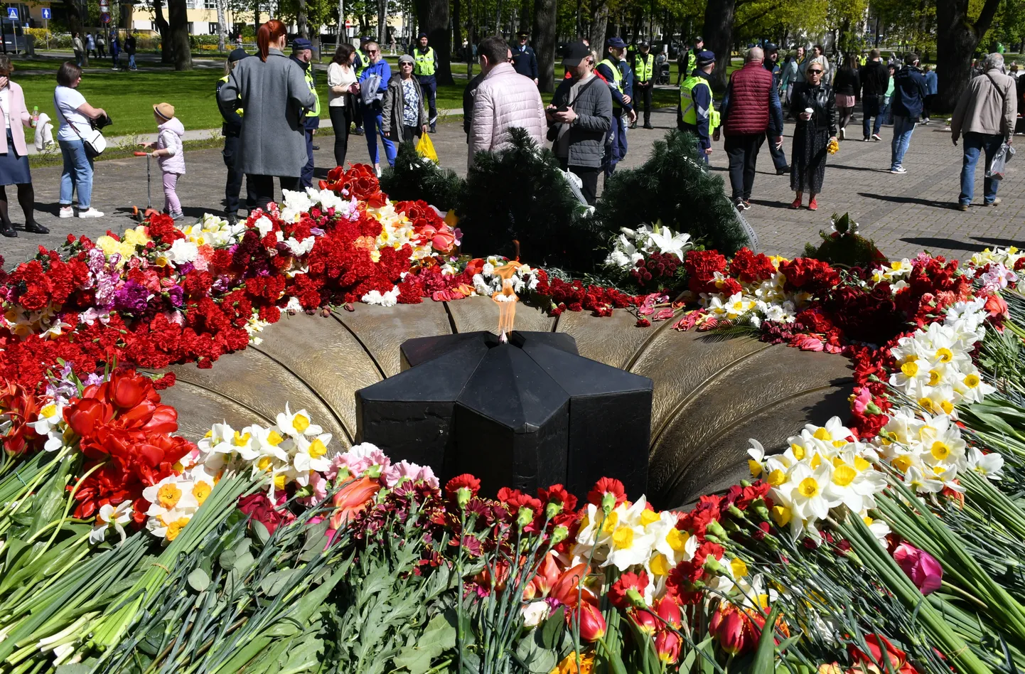 VIDEO Ootamatu rike: Daugavpilsi punamonumendi juures toimus plahvatus