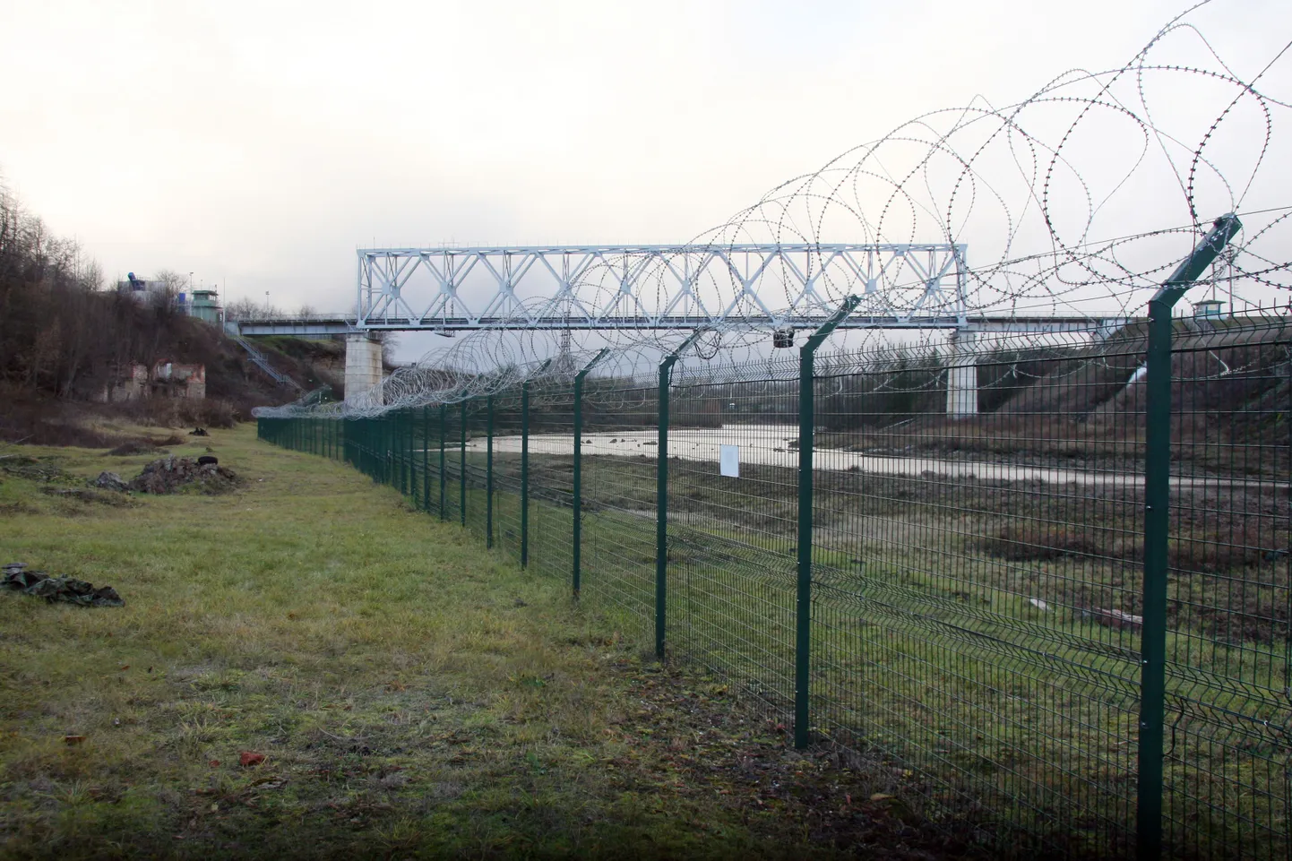 Igaunija trīs robežšķērsošanas punktos ar Krieviju izvieto vārtus un ...