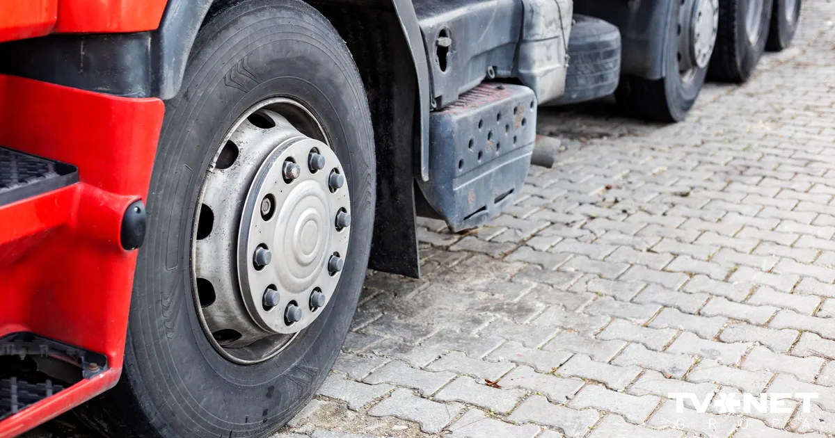 Palielinās lielāko daļu ceļu lietošanas nodevu kravas auto
