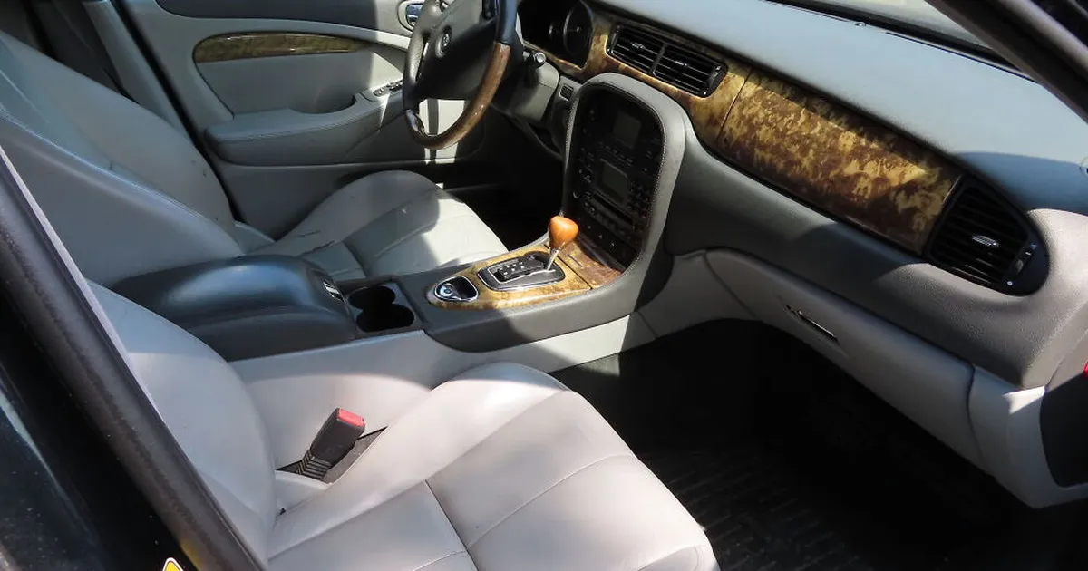 Politseioksjonitelt leidis nii BMWkui Volvo, aga ka Jaguari ja Lexuse