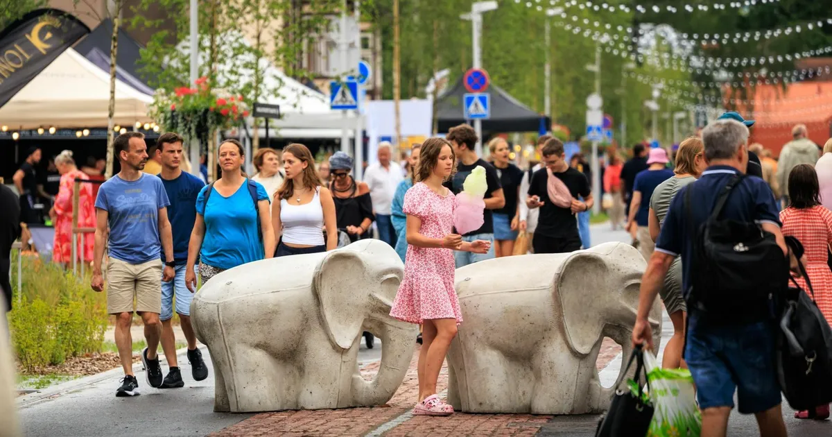 GALERII Supeluse tänav täitus maitsete, muusika ja meluga