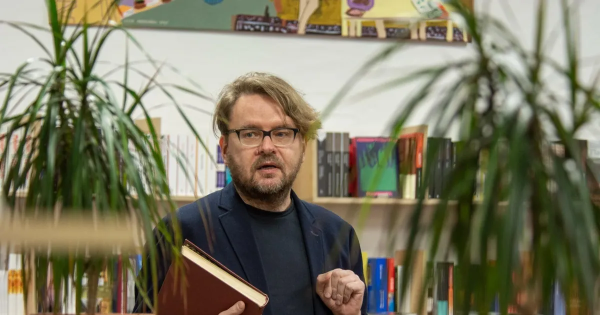 JAN KAUS Puudutuste keel: iga kord pisut tähelepanelikumalt ja õrnemalt ...