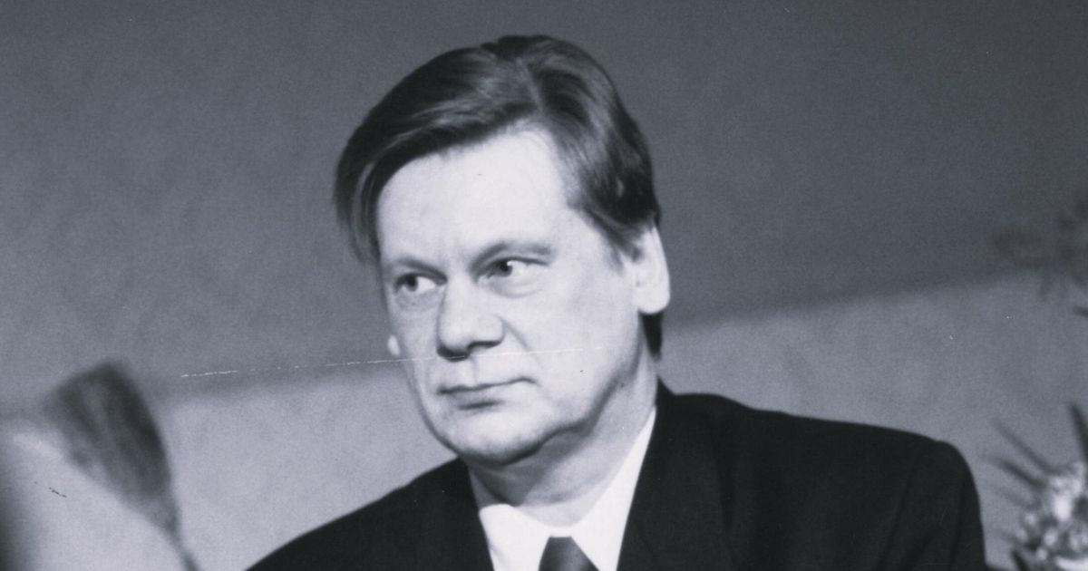 Haljala kooli lavalt Eesti teatrihiiuks Jaan Tooming (28. märts 1946 ...